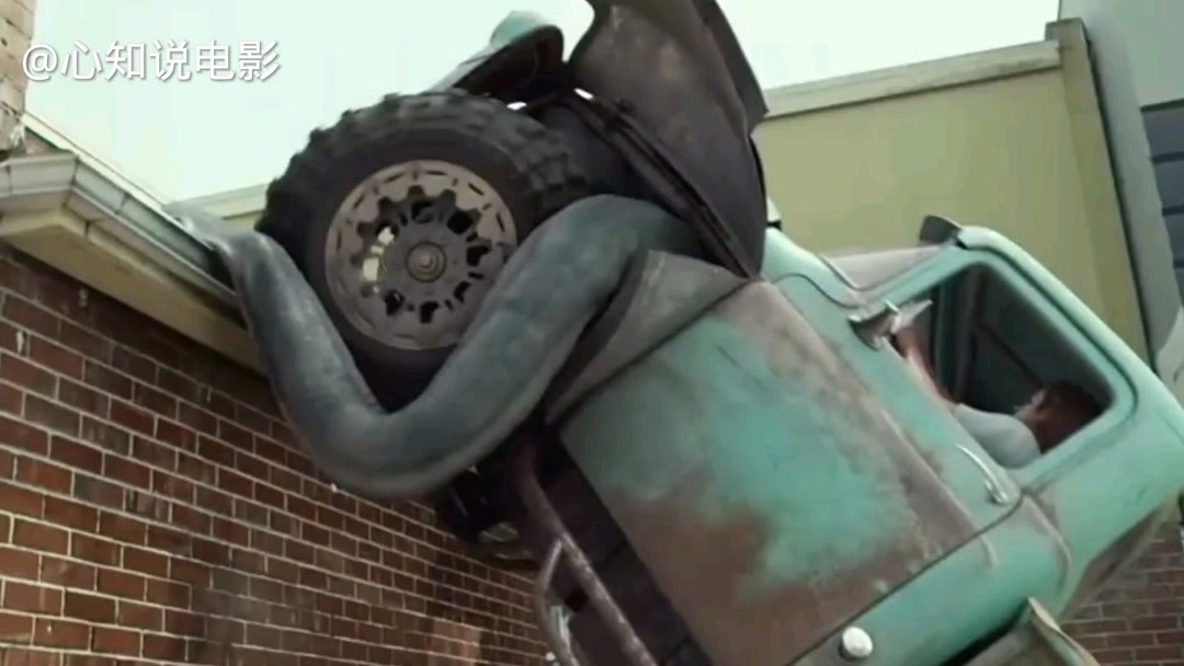 《怪兽卡车》第一集 别人的卡车都是爬坡挡,它却是上墙挡