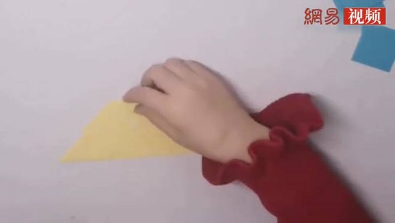 你能用三角形正方形圆形摆出哪些好玩有趣的图形呢?