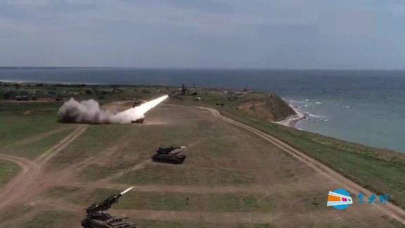 拦截导弹发射后,看看它是怎么自动寻找目标,然后去击毁目标的