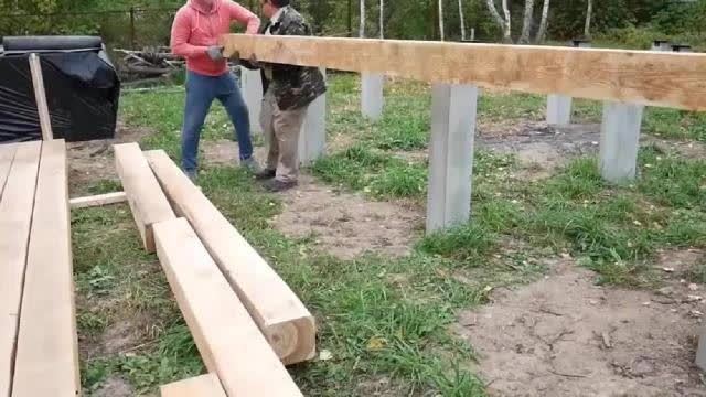 国外团队建造木头房子,这样的材料我还是第一次见,长见识了