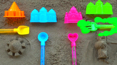 益智启蒙动画 小朋友来到沙滩 用沙子堆成各种各样的城堡 好漂亮呀