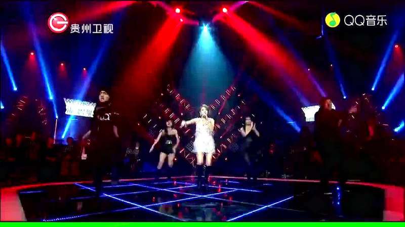 蔡妍现场唱跳《舞娘》带感的旋律熟悉的歌声,令人沉迷!