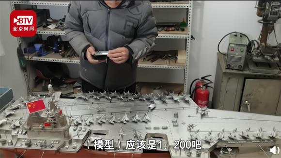 焊接工人自制不锈钢航母模型