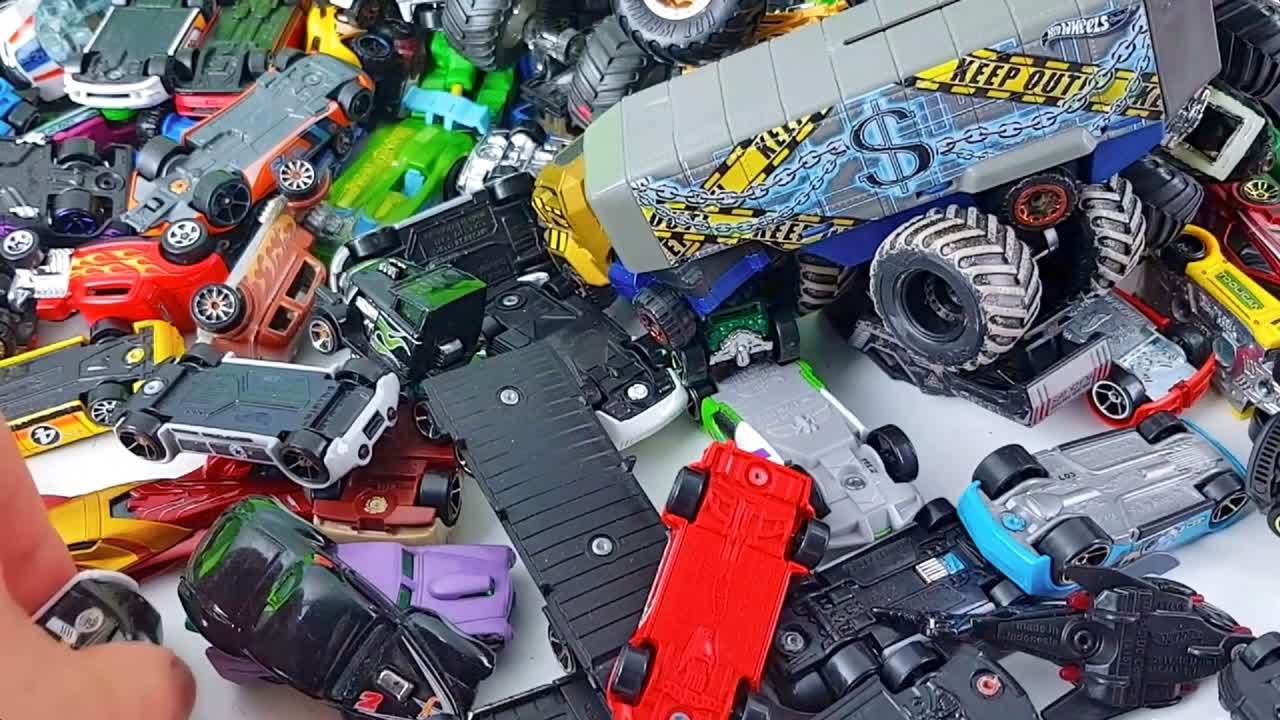 展览收集的各种汽车模型