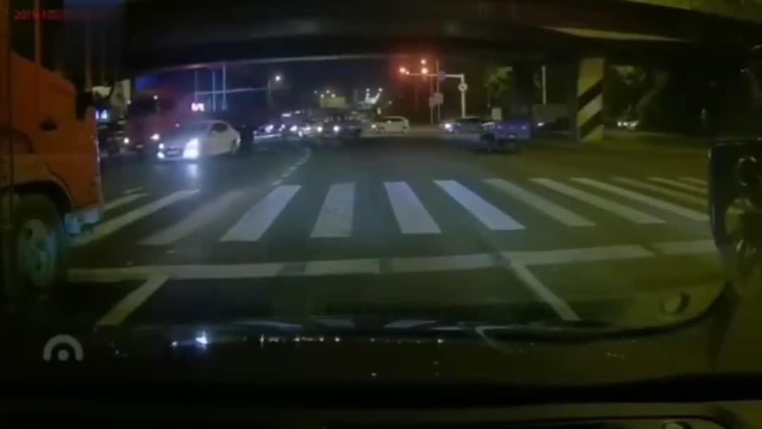 江苏无锡312国道高架桥垮塌,涉事公司倒闭,法人被带走调查