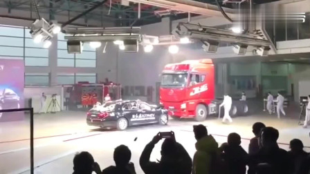 红旗H7碰撞测试:红旗H7对撞解放JH6货车,这才叫牛!