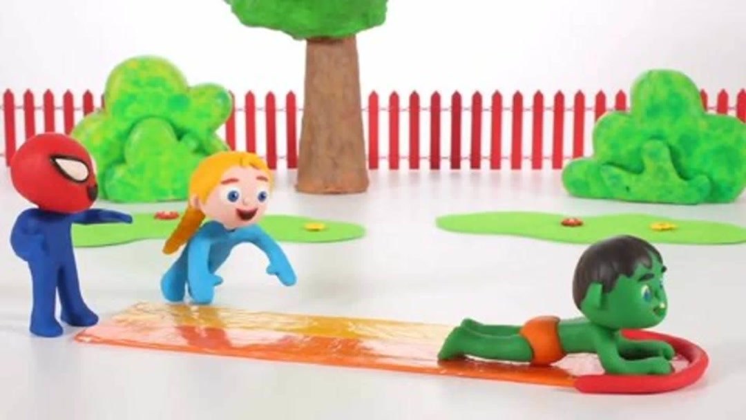 乖宝宝乐园:汤米在水里玩滑梯儿童动画片