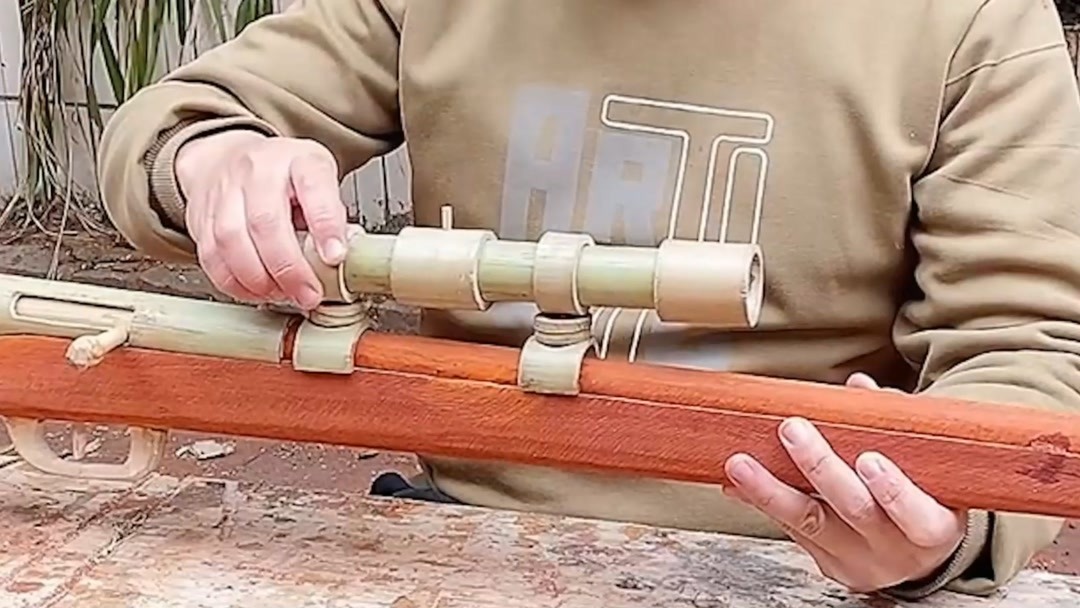 不就是把玩具枪,哥哥用木头制作的98K,这才叫霸气!