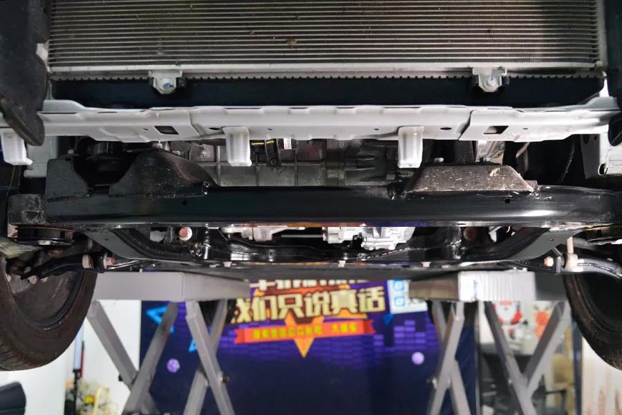 比亚迪宋EV底盘拆解,看看这辆车品质如何?