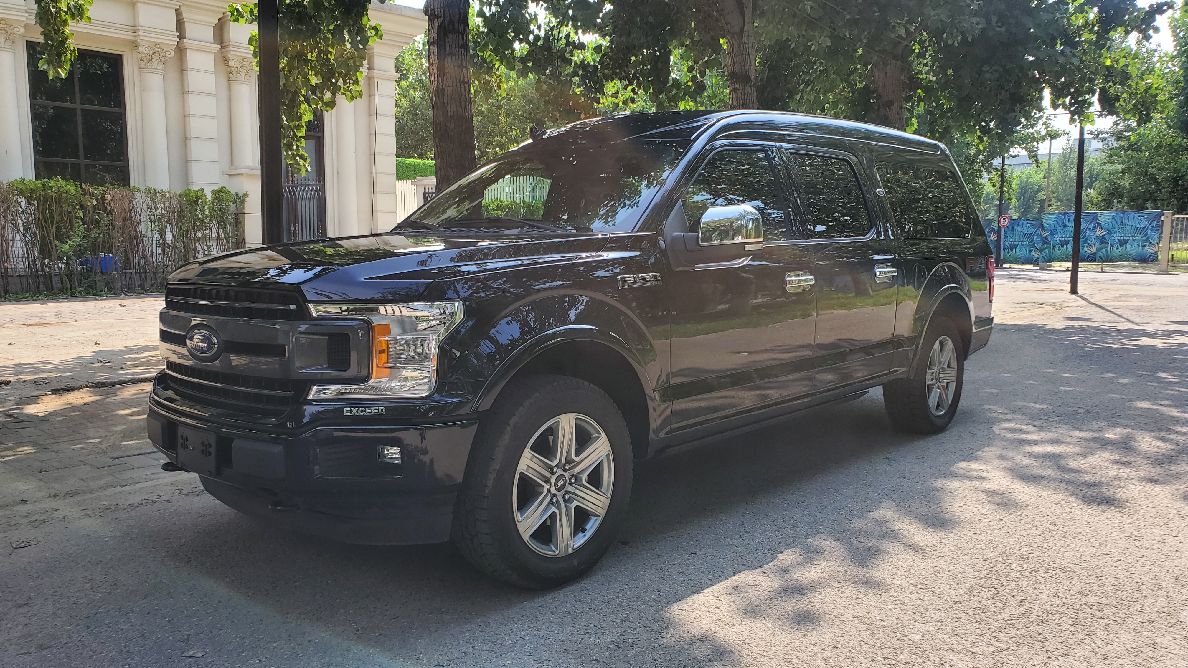 一台普通的福特F150,摇身一变后竟然变成了不限行的家用SUV?