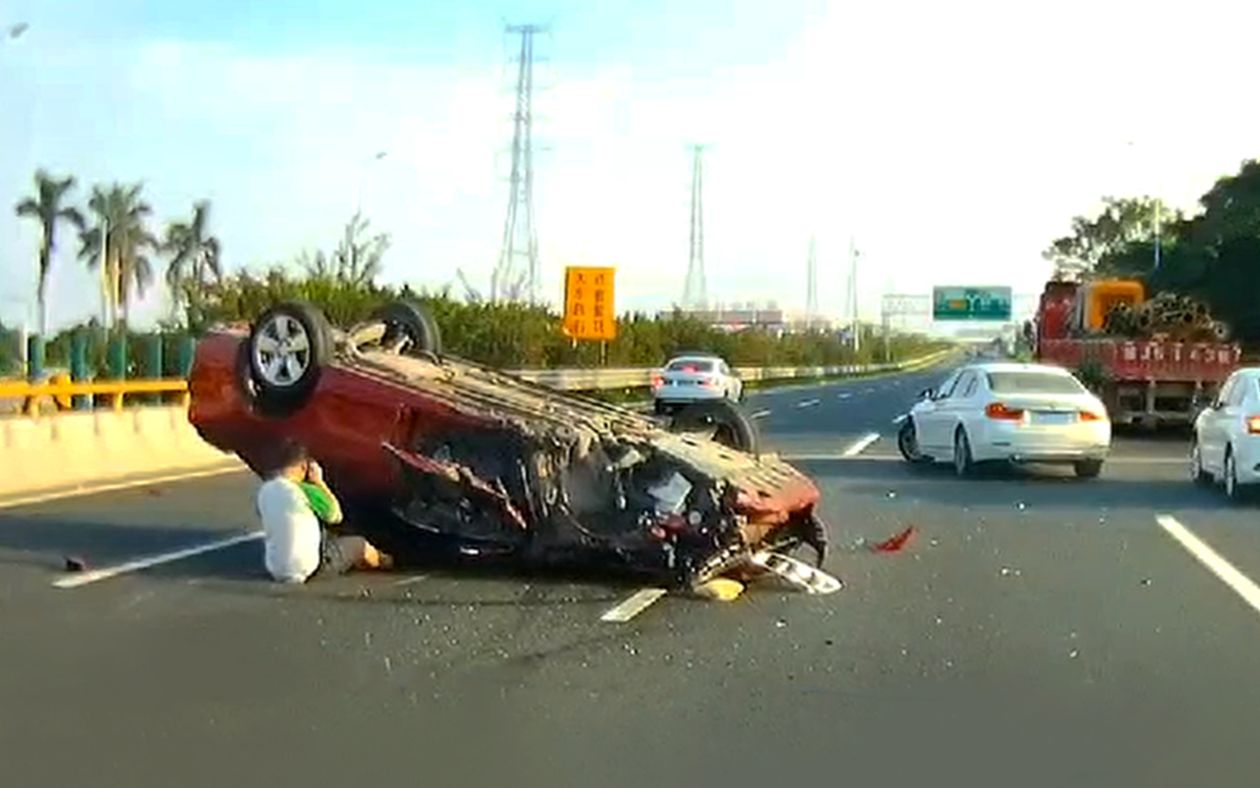 交通事故合集:开车走神占道行驶,起飞失败就在一瞬间