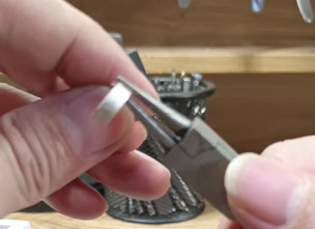 包镶小松石戒指一