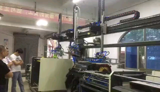 #机械手#东莞皇盈压痕模切清废机械手#东