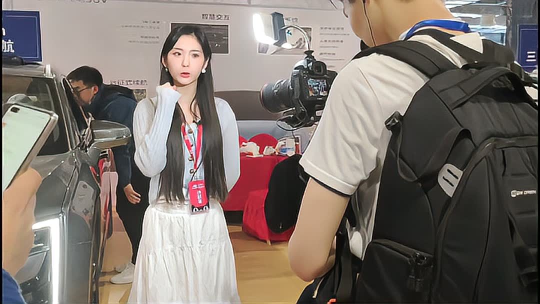 参加上海世博展览馆金秋永达购车节,全家老少一起出动,都是刚需