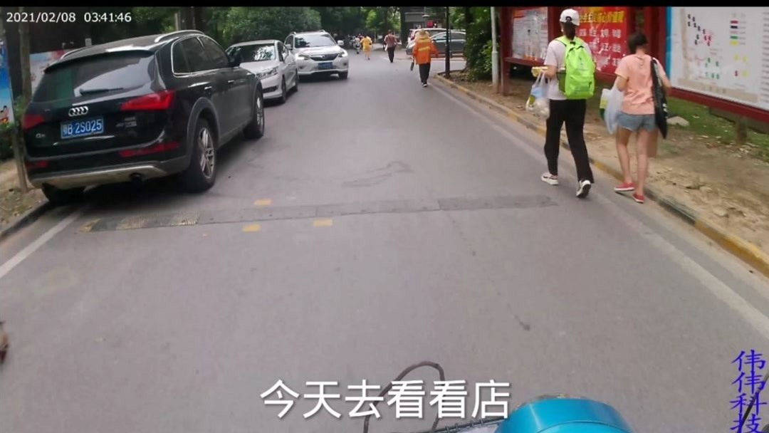 女客户笔记本WiFi上不了网,信号也搜不到,我手机也搜不到