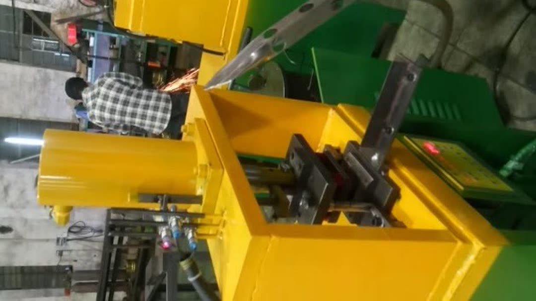 护栏抢尖和方管切45度和自动冲角码操作说明