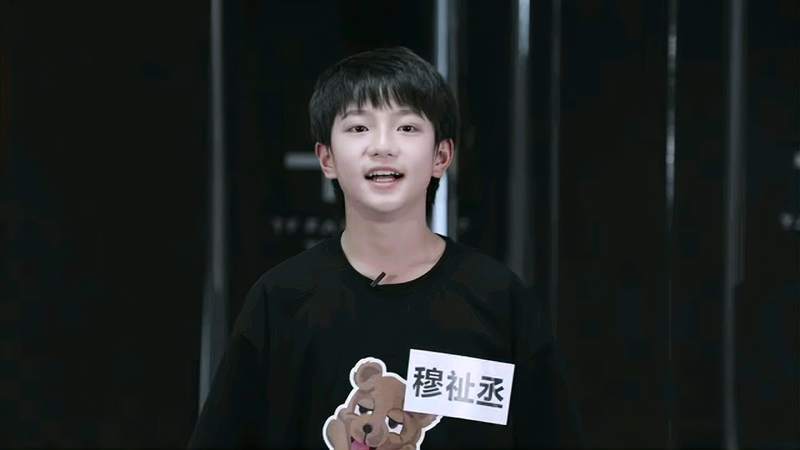 不就是个保龄球吗?勇敢小穆,不怕困难!「TF家族运动少年特辑」