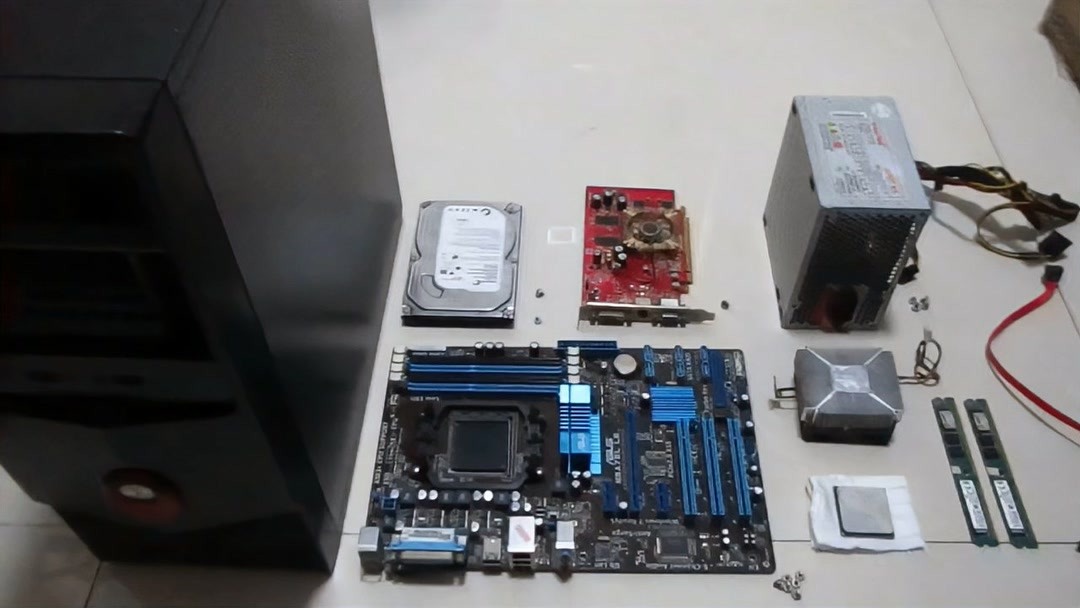 电脑主机硬件全拆出来了,看看组装起来还能用吗?