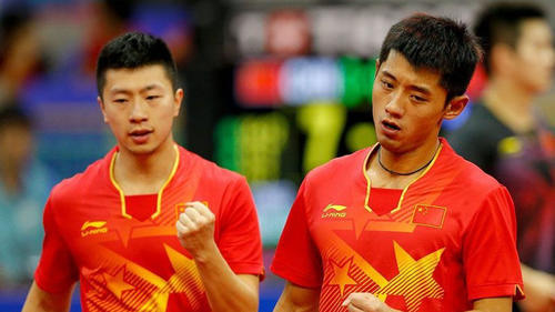 马龙教张继科打许昕啦,说好的三剑客,你俩偷偷去双打