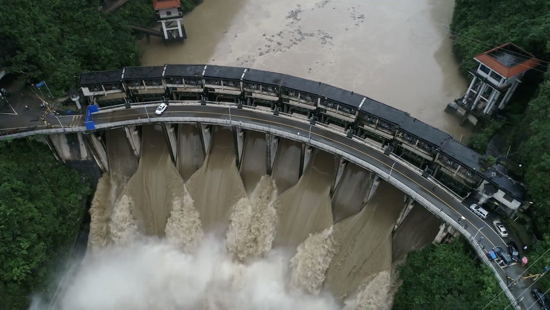 紧急!张家界三艘废船钢索断裂,30吨渡船冲向水电站