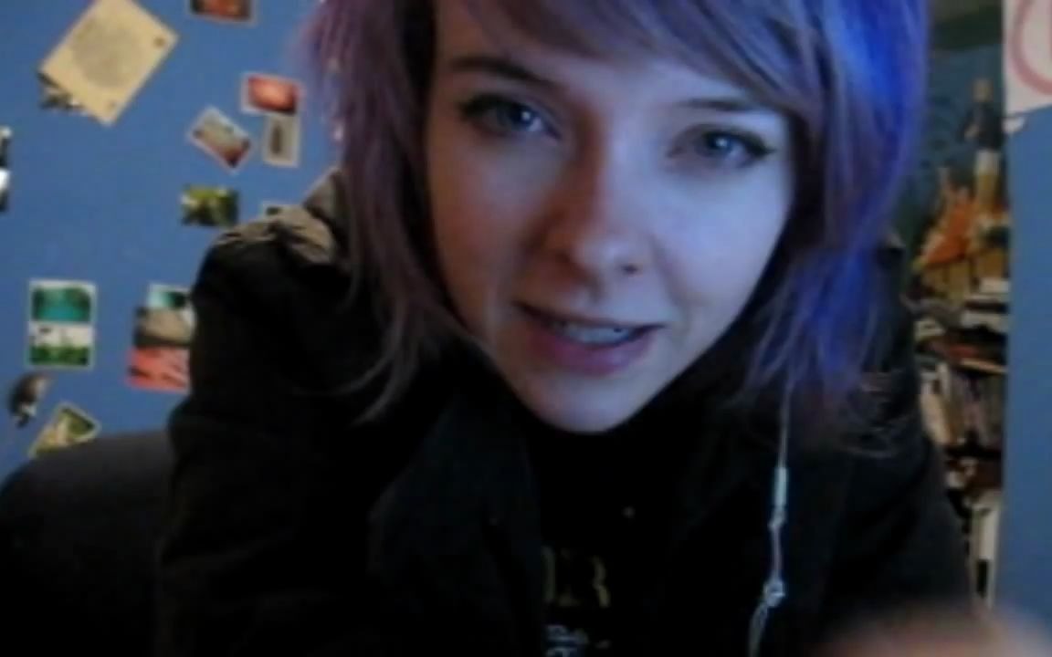 2008年圣诞故事:小女生拖着电脑主机赶火车