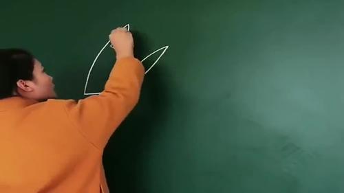 小学美术老师,教孩子们简笔画,几笔就画出了狐狸