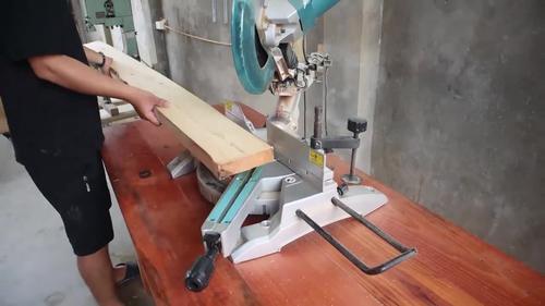农村大叔真是人才!想不到木桌还能这样玩,卖1200你觉得值吗?