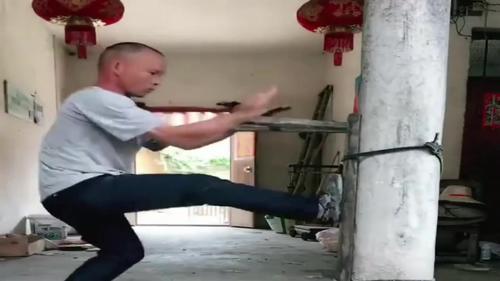 太极拳:破坏对方重心,画个圈圈摔倒你!