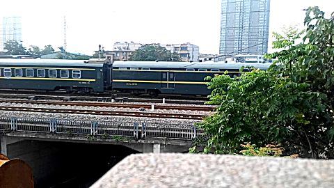 ...兰段HXD3D0028牵引客车Z41次洛阳站四道停车-陇海线火车视频2018