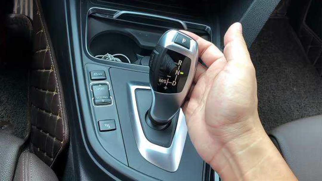 自动挡如何正确停车和起步?一次给你说清楚,对新手帮助非常大