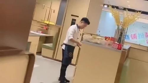 海底捞的服务也没有那么好啊,搞不懂天天那么多人排队等候,服务真的周到