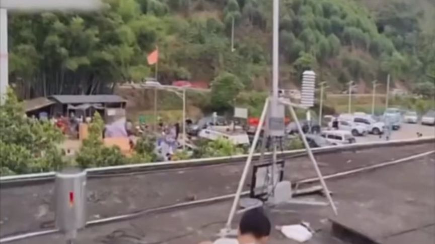 东航坠机现场降雨～技术员调试气象设备提升预测准确率