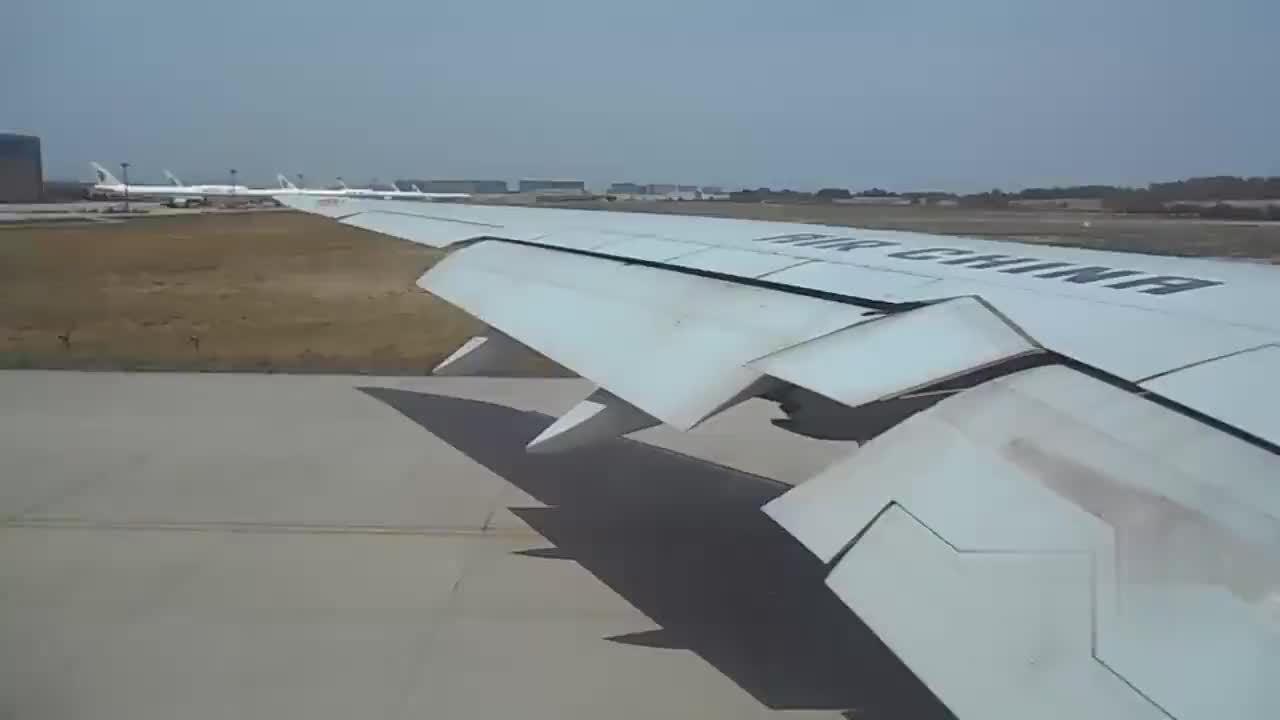 中国国际航空波音747-8客机从北京首都机场起飞前往美国纽约