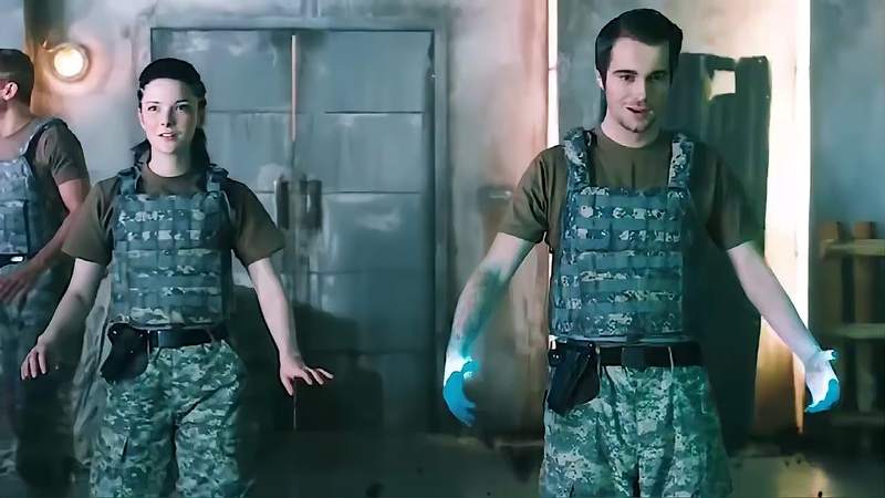 虚拟现实战:这体验感我一个女生都想来一把!太震撼了