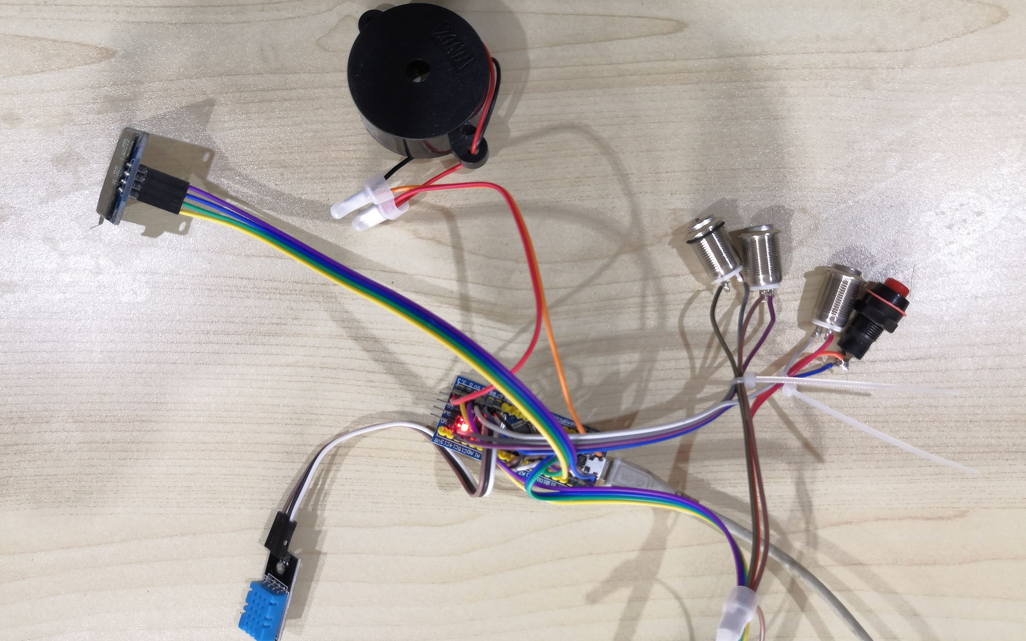 温湿度智能管控终端 OLED显示 温湿度显示 阈值设置 蜂鸣器报警 动作...