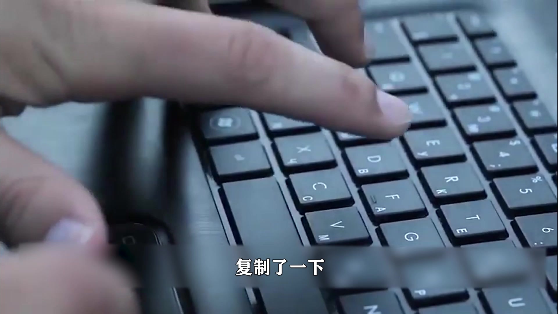 小伙得到诡异鼠标,能用鼠标任意操控世界,鼠标点到谁谁就会死