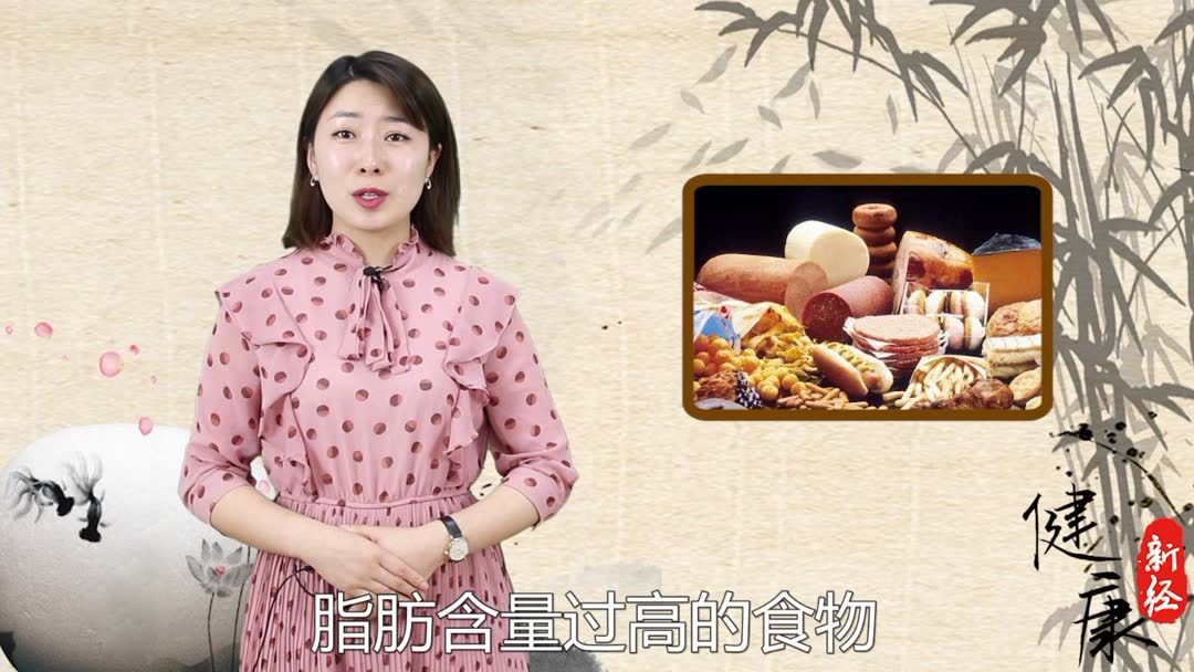 医生警示:这3种食物,是高血压的"加压器",你还敢吃吗?