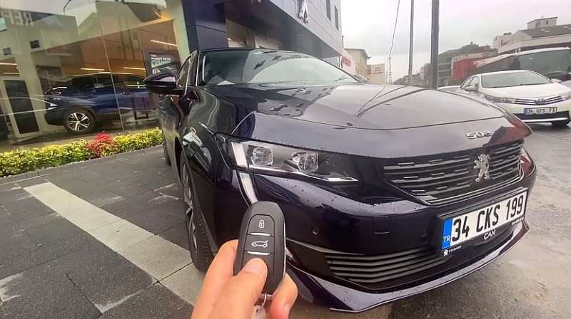 按下2020款标致508车钥匙,LED日行灯亮起那刻,我彻底心动了