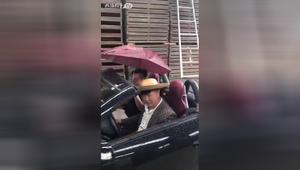 大哥,这敞篷跑车开的挺过瘾吧,这逼装的,给你100分!