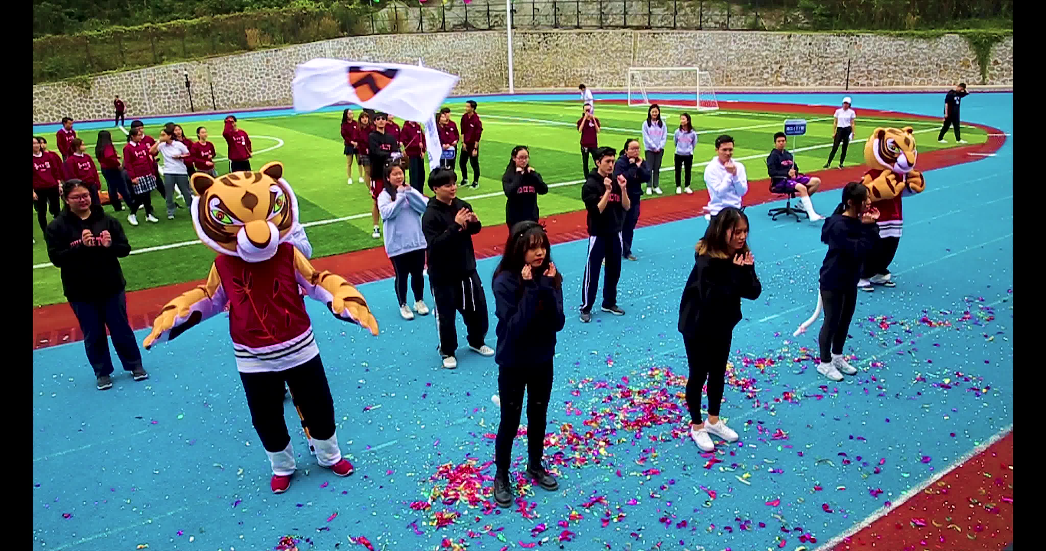 2018深圳明德实验学校国际体系运动会开幕式十一年级二班表演