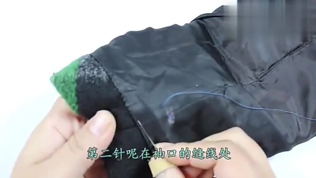 外套里的内衬老是往外“跑”,学会这个小窍门,冬天衣服整整齐齐