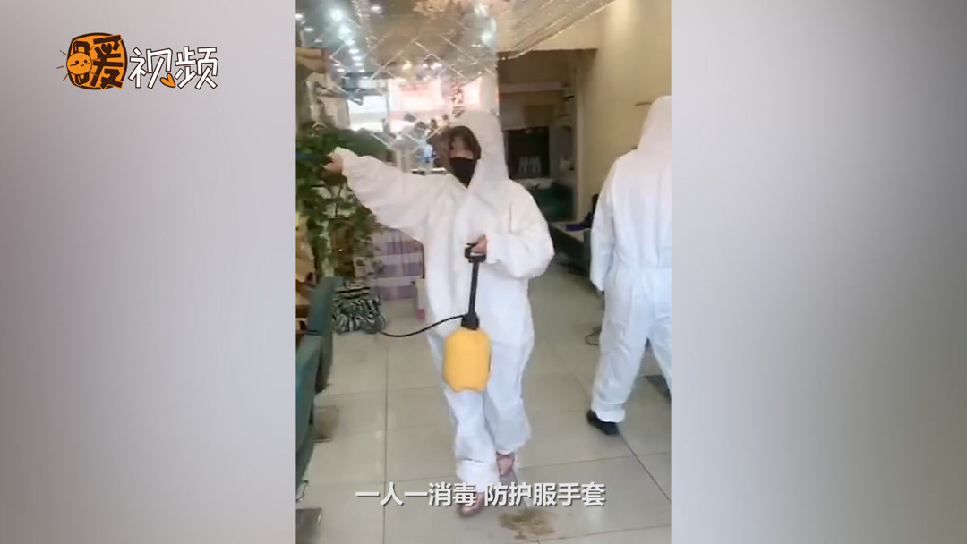 疫情下的二月二:托尼老师变大白,理发要预约还得先测体温后消毒