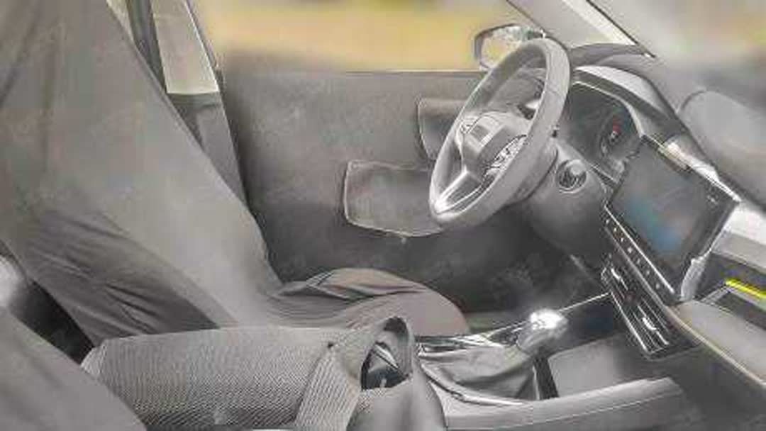 新款荣威i5内饰谍照曝光 换装悬浮式中控大屏