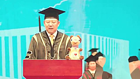 回看深圳大学校长在毕业典礼上的简短演讲,非常不错,值得收藏!