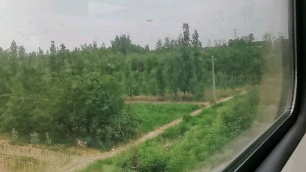 K725次列车通过里澜城站