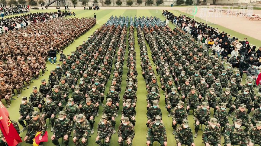 “奋进资环,奋进有我”。2022级新生开学典礼暨年度表彰大会