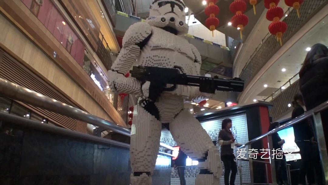 【拍客】5万乐高粒1:1星战人物角色3D模型现上海