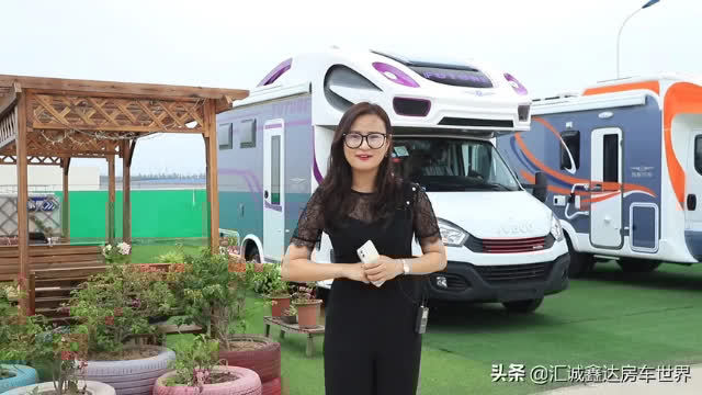 30多万的依维柯c型房车.300升水箱