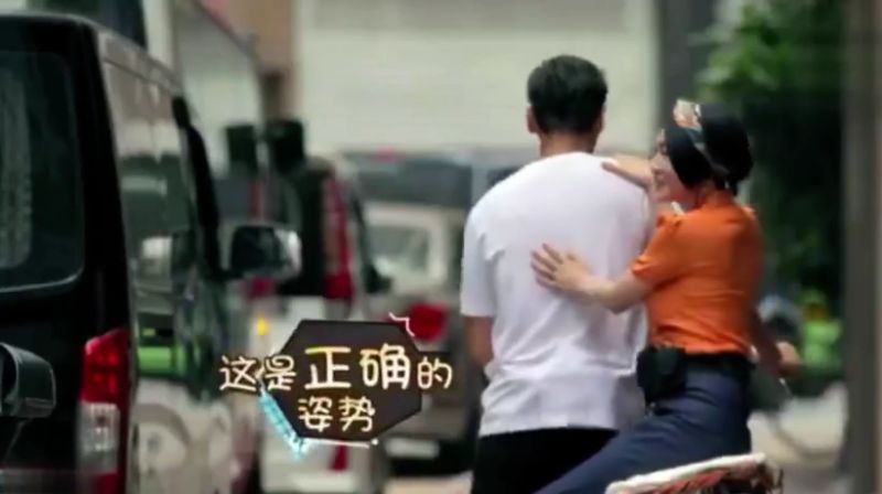 陈伟霆亲授正确的骑单车姿势 谢霆锋小S的反应亮了