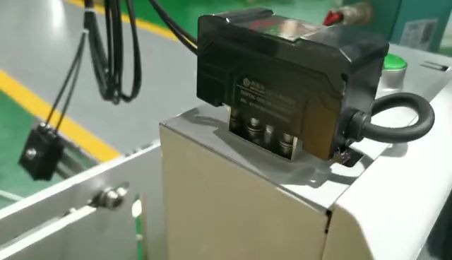 智能颜色传感器CL1系列铜材冲压用料检测判断颜色误差